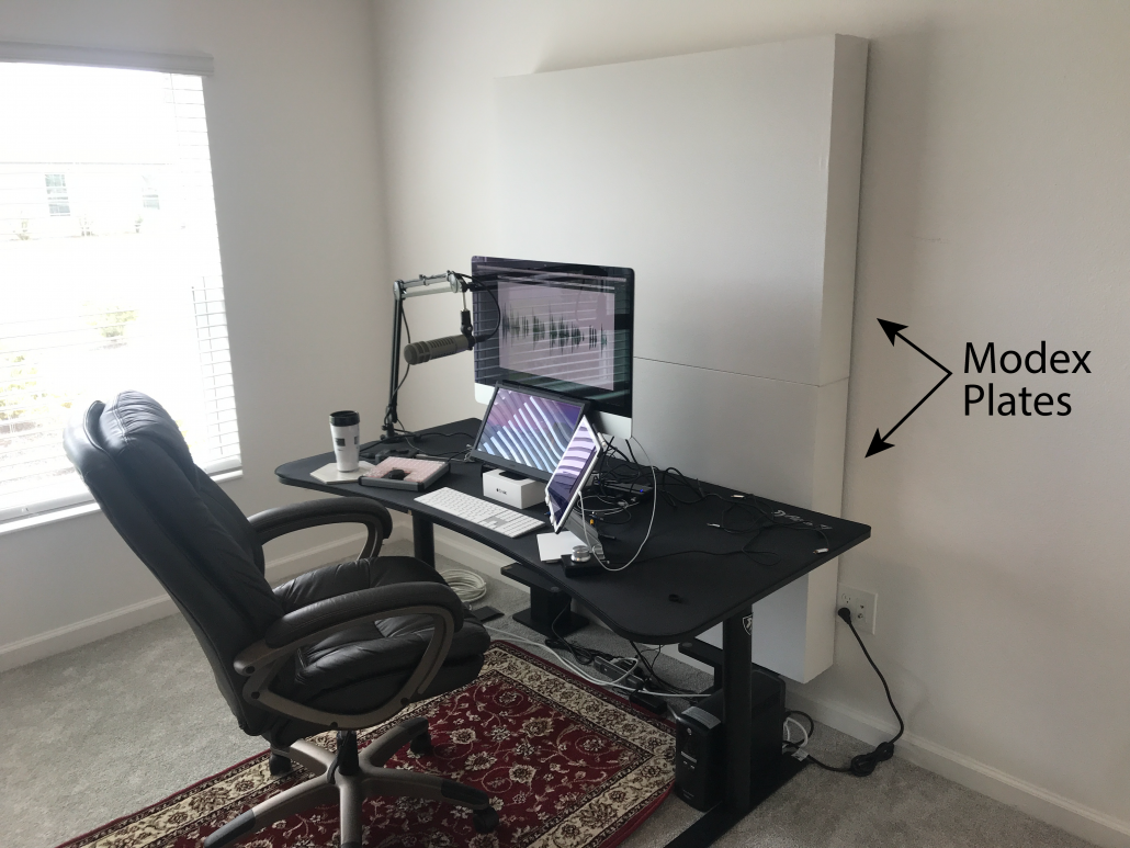 Workstation-with-panels | Prosoundtraining